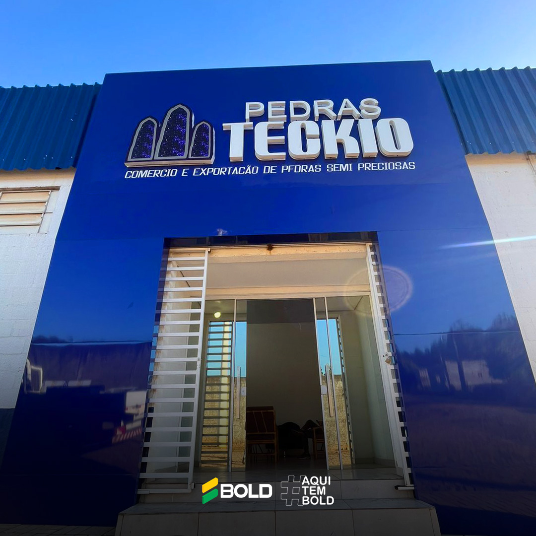 Fachada com o ACM Azul Brilho - Bold